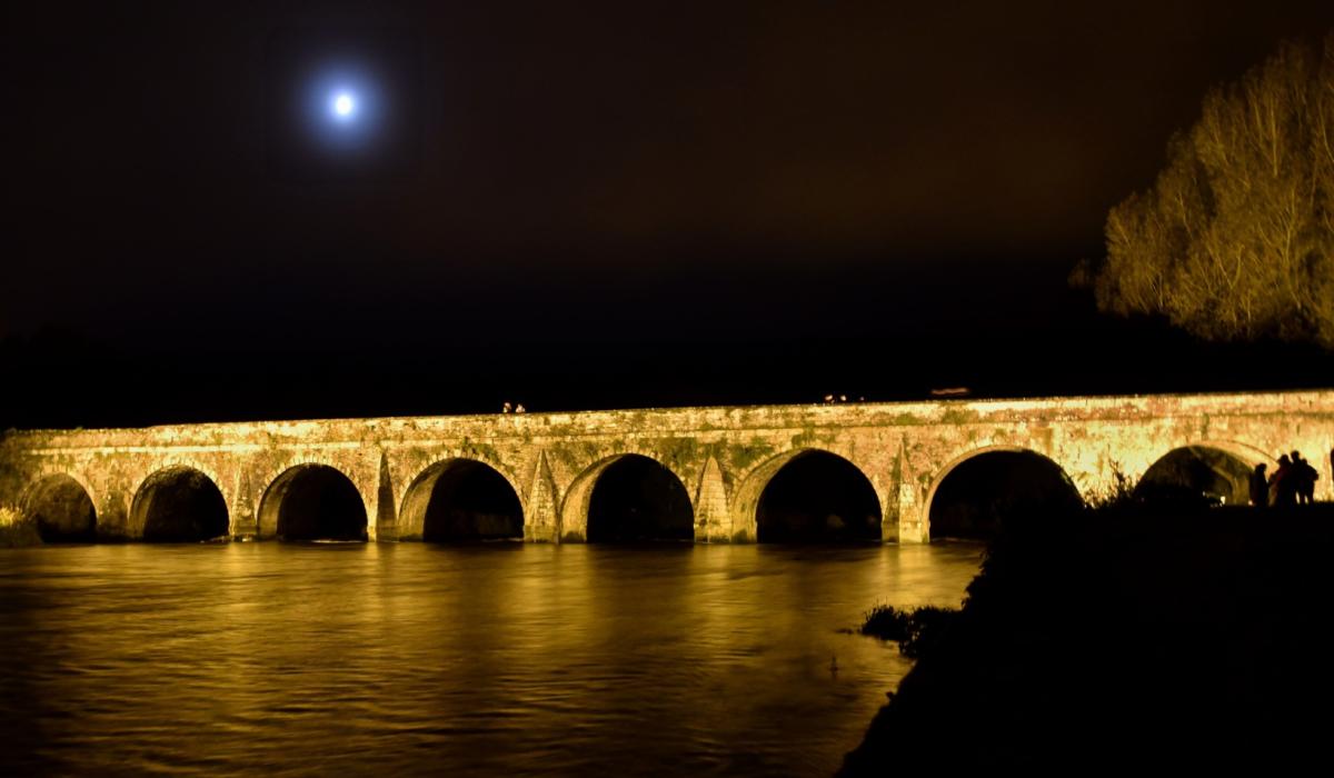 Wow: Famous Inistioge bridge goes gold for a good cause - Kilkenny Live