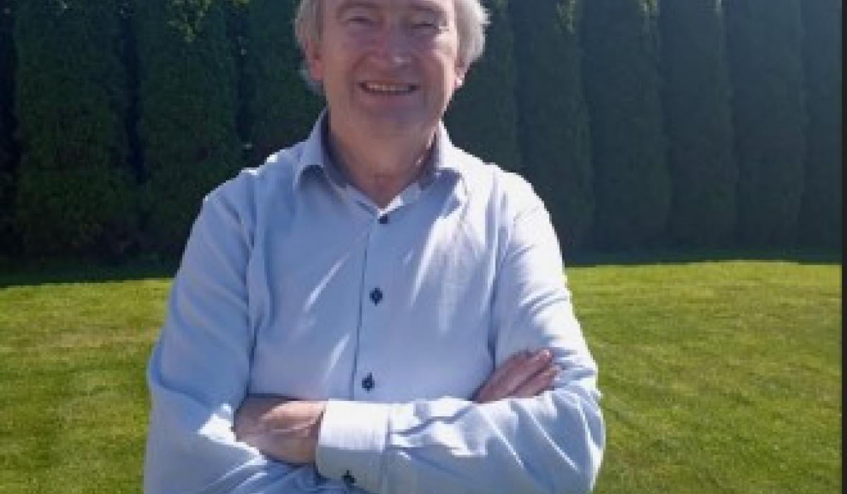 Tickets are selling fast for the Michael Commins Country Show ...