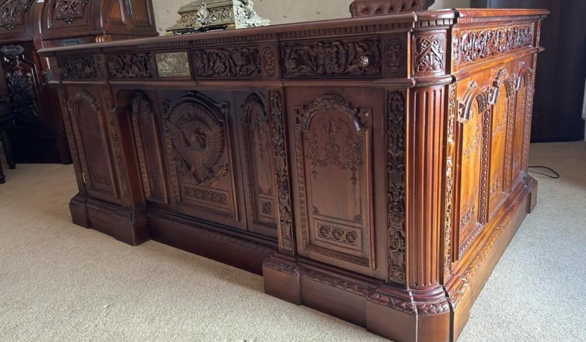 Oval Office desk amongst the magnificent lots up for auction soon near ...