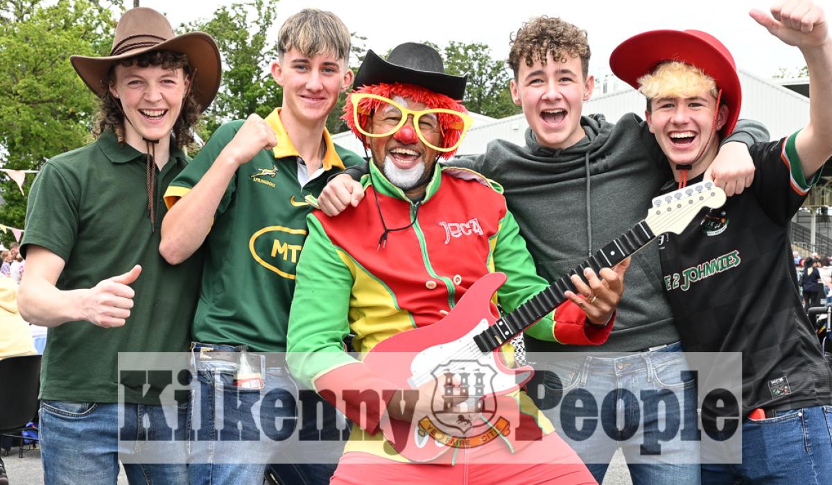 PICTURES: Great craic at Kilkenny Country Music Festival in Gowran Park - Page 1 of 17 ...