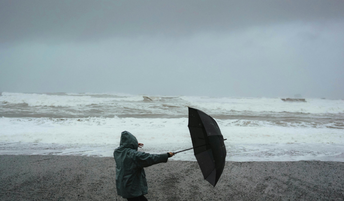 Storm Éowyn to blow the country away as Orange wind warning in place ...