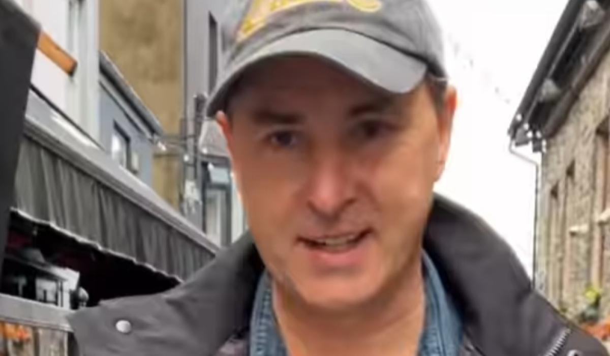 WATCH: Popular Irish-Australian singer performs on the streets of ...