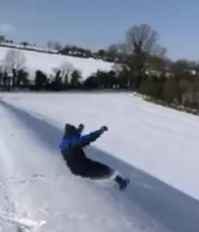 VIDEO: Man enjoying the snow at Muckalee Reservoir earlier today before ...