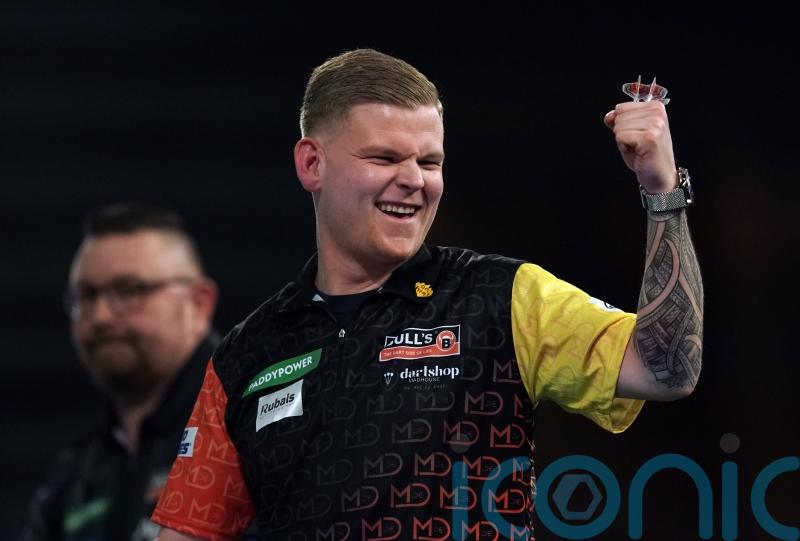 Mike De Decker stuns Luke Humphries to win World Grand Prix - Kilkenny Live